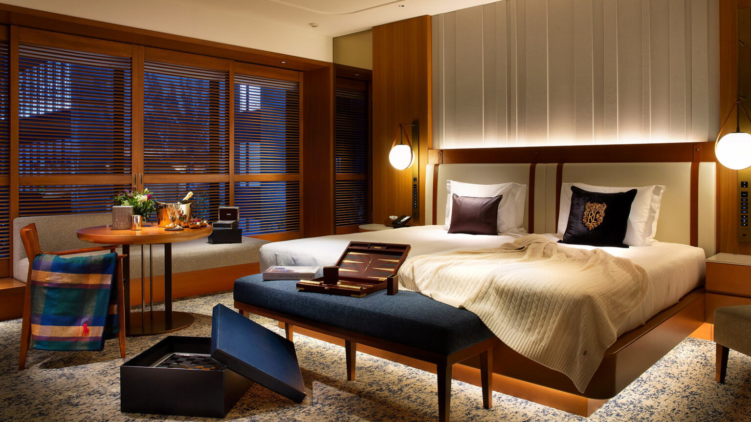 SG Groupのレストランバー「The SG Tavern」丸の内にオープン - ZEROMILE