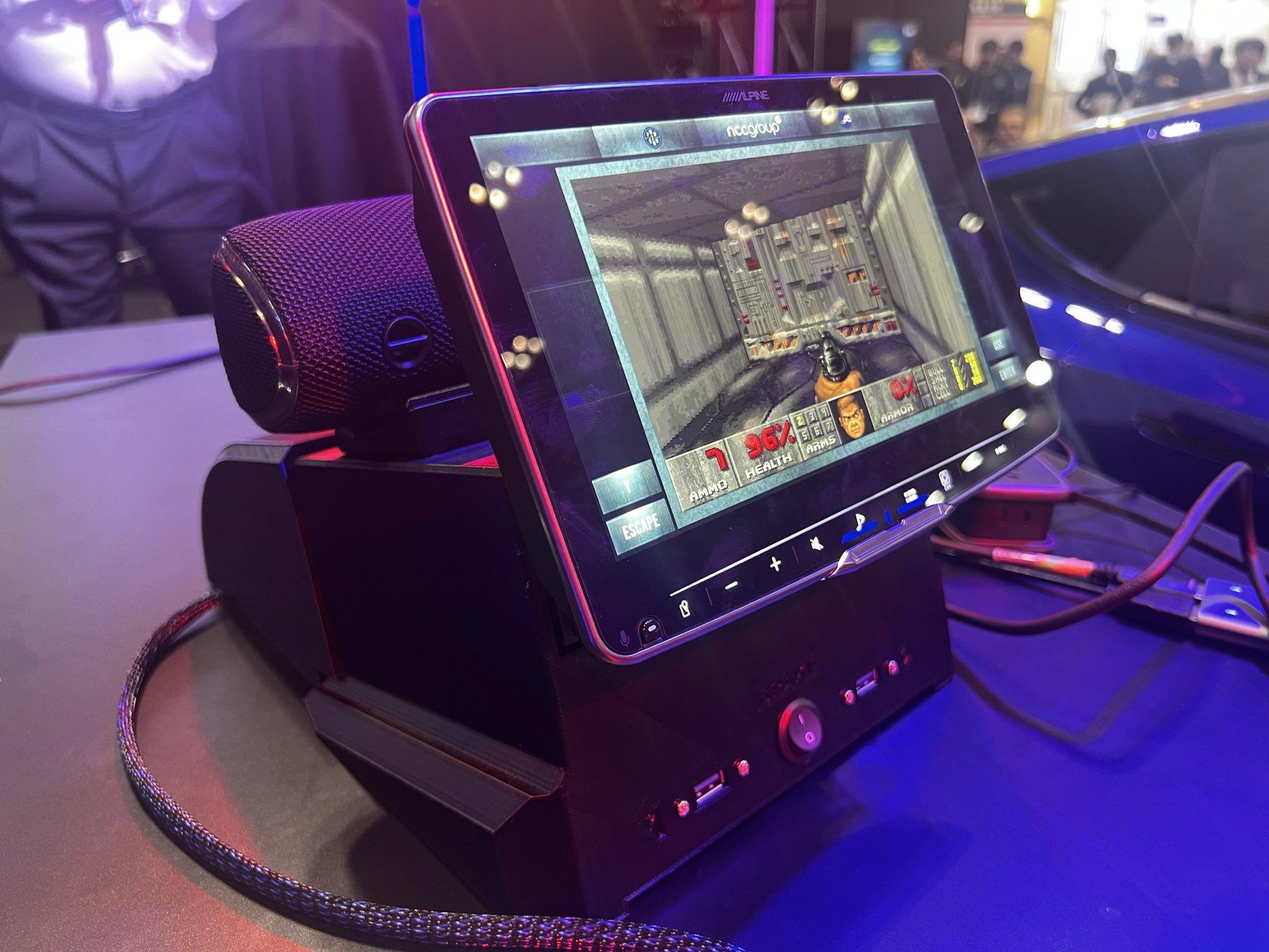 テスラ車をハッキングせよ！史上最大のハッキングコンテスト「Pwn2Own Automotive 2024」 - ZEROMILE